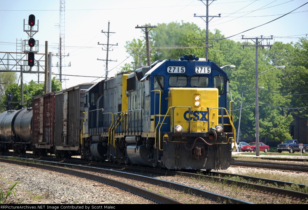 CSX 2715 & 1561